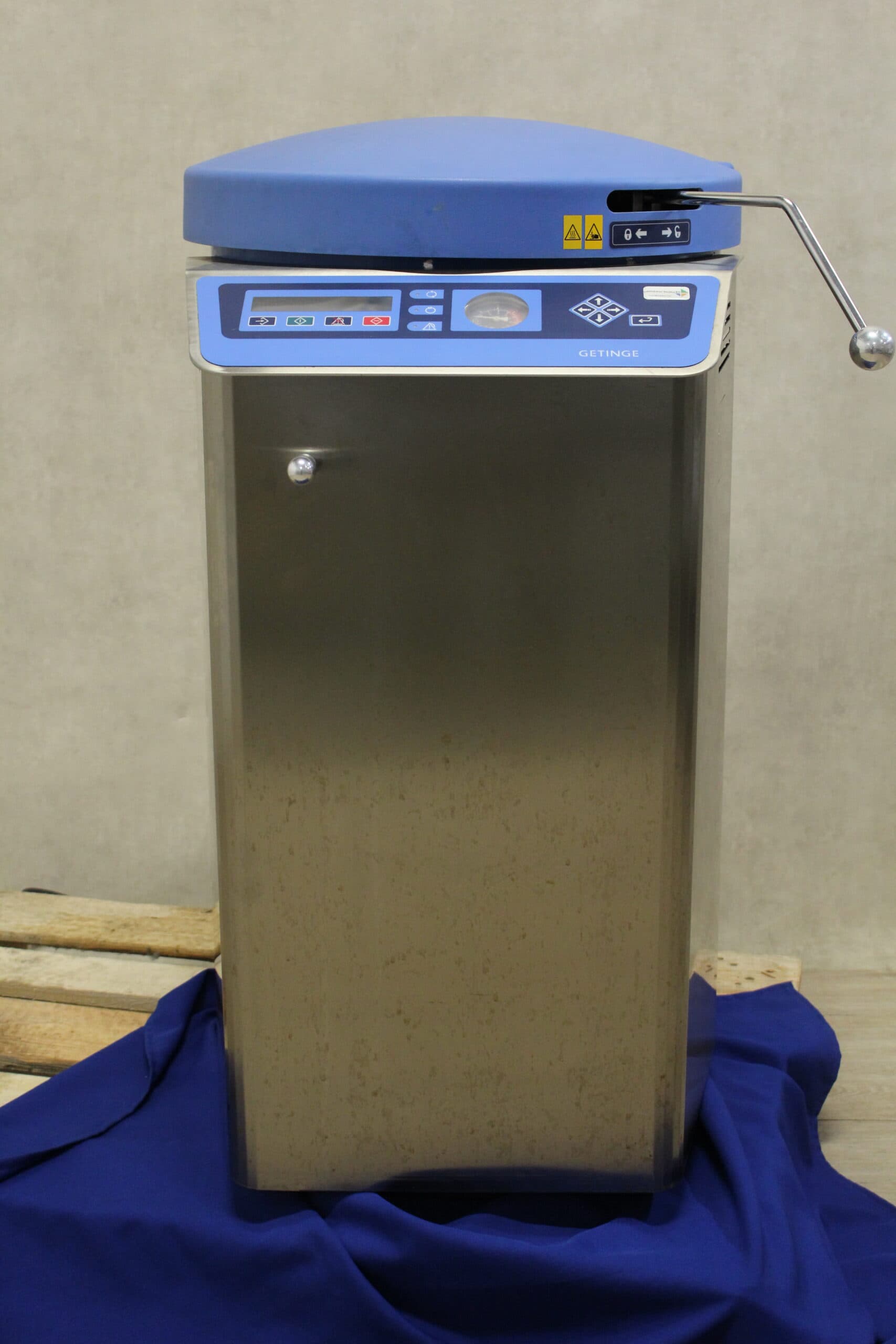 Getinge VS90 Vertical Steriliser | Labconsort